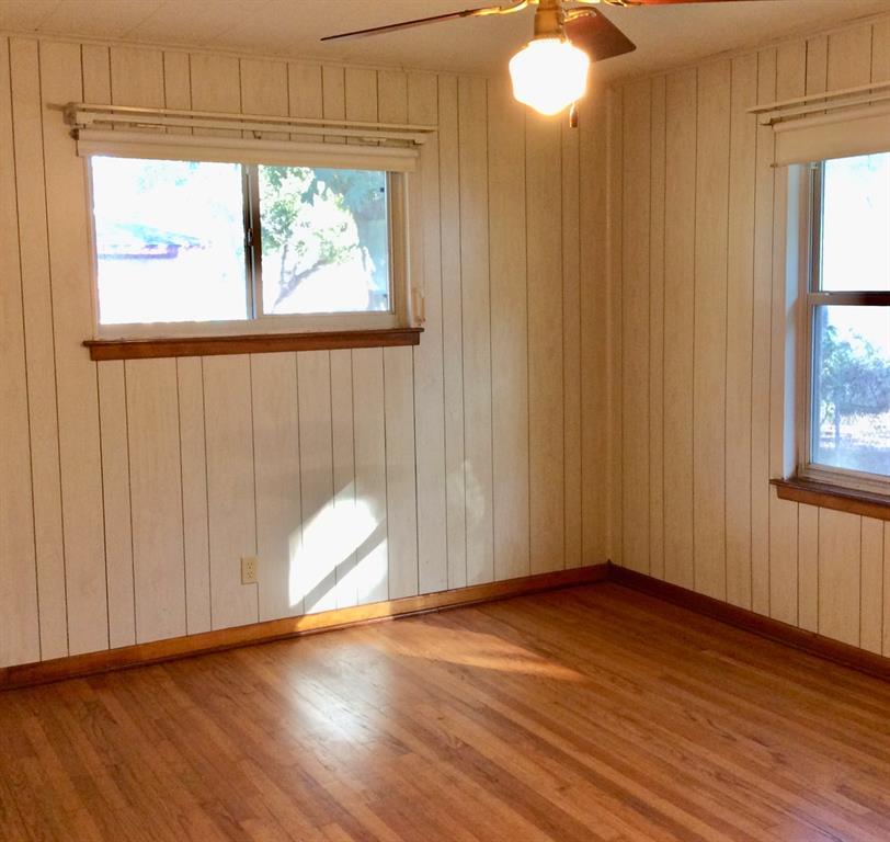 105 W Russell Ave, Bonham, TX 75418 - HAR.com